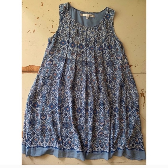 Max Studio | Dresses | Max Studio Blue Floral Pleated Shift Dress ...